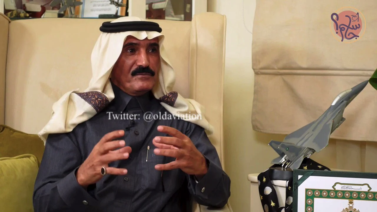 لواء سعودي يثير السخرية بقصة عن معركته مع طبق طائر بسماء المملكة (فيديو)