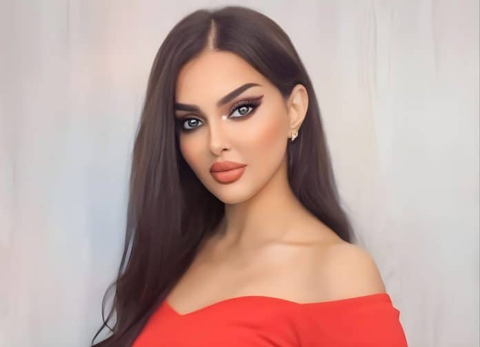 ملكة جمال السعودية رومي القحطاني تستعرض جسدها وشقيقاتها بفساتين أشبه ...