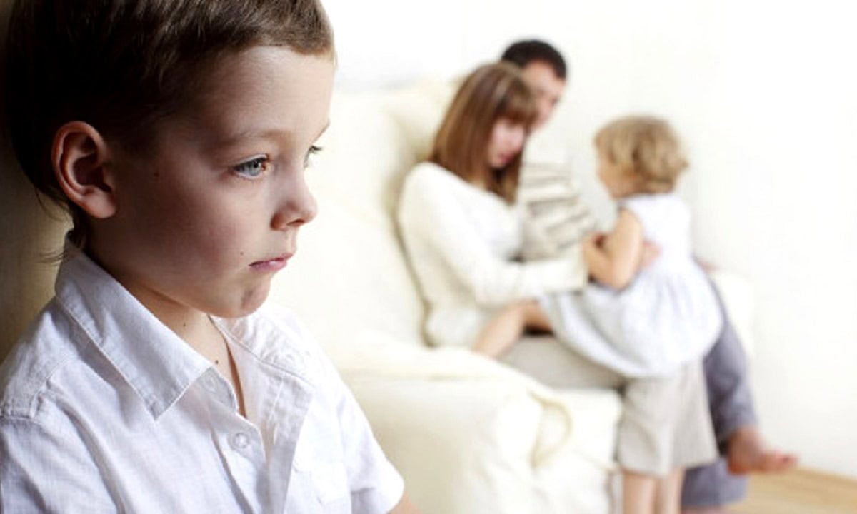 التأثير النفسي للآباء على الأطفال: 10 عقد نفسية يمكن أن يتعلمها الأطفال ...